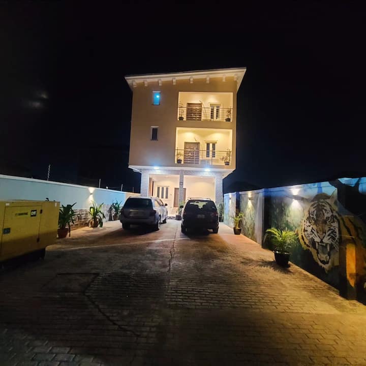 Lovely 3bedroom With Mini Pool - 1 Min To Airport - Lagos