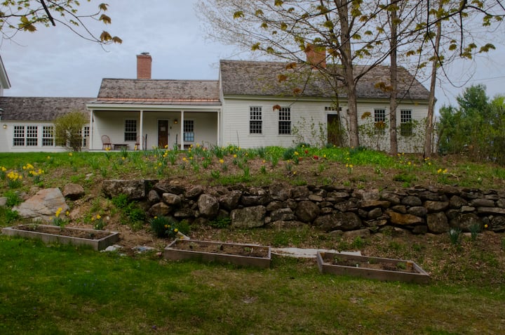 Peaceful And Private Farmhouse Retreat - Brattleboro, VT