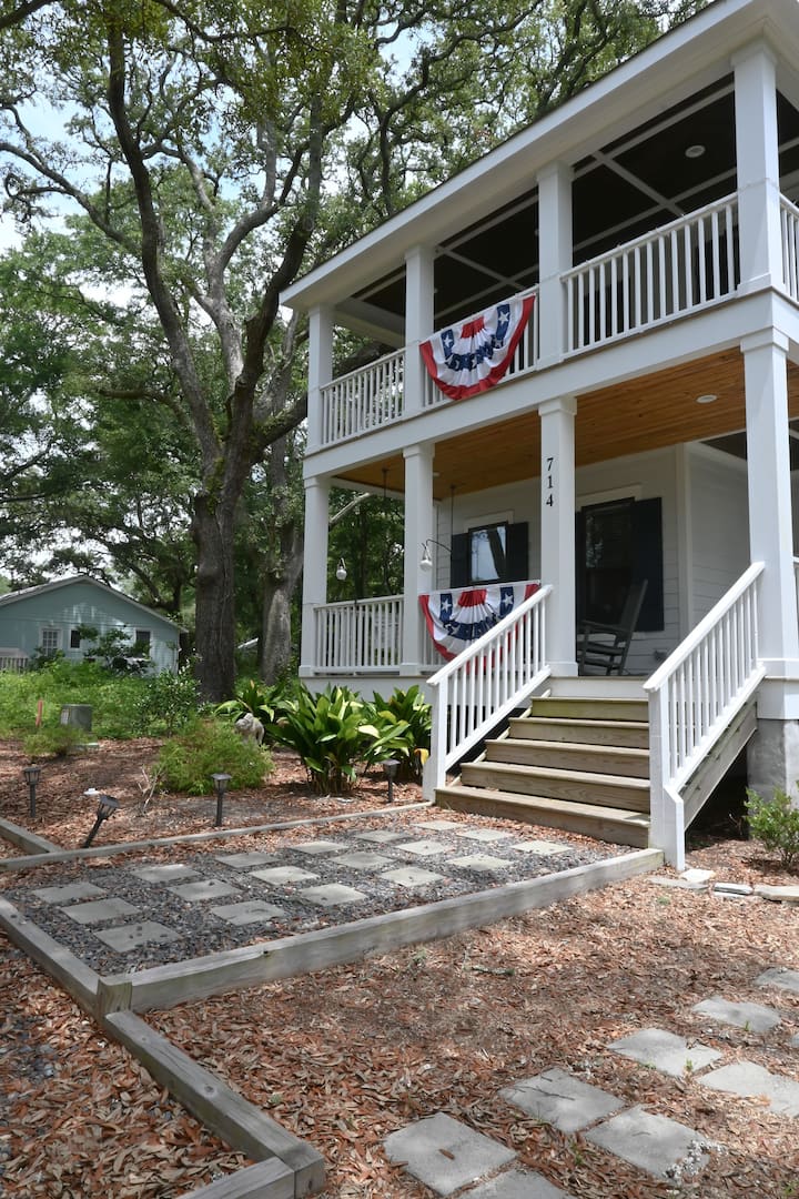 Southport Live Oak Cottage - Caswell Beach, NC