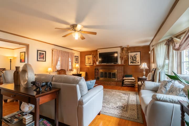 E&e Spacious Home Retreat - Near Yale And Downtown - Derby, CT