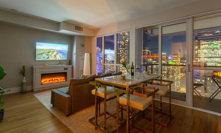 Stunning Skyline View Condo, Steps To Cn Tower - Toronto, ON