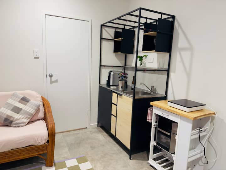 Self-contained Studio With Its Own Patio - Oxley