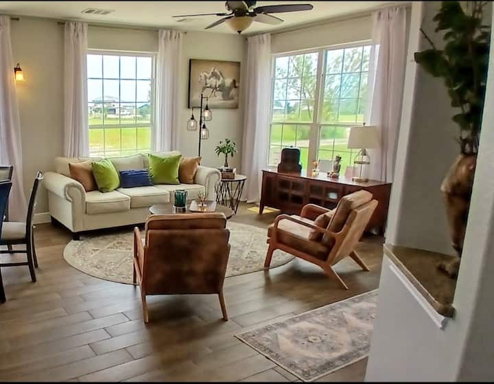 Howdy Regina's Wild West Retreat! Kalahari Samsung - Taylor, TX