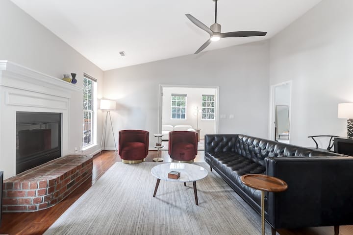The Charleston Minimalist - Charleston, SC