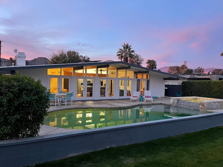 Luxury Joyful Desert On Golf Course - Palm Desert, CA