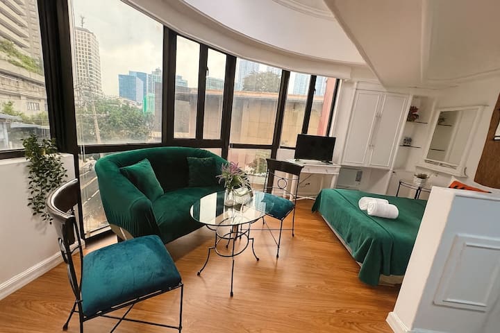 Corner Unit Greenbelt Makati/wi-fi/pool/gym/washer - Makati
