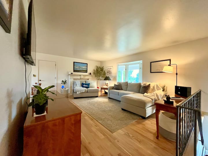 Luxury King Retreat W/fire Pit & Pool Table - Colorado Springs, CO