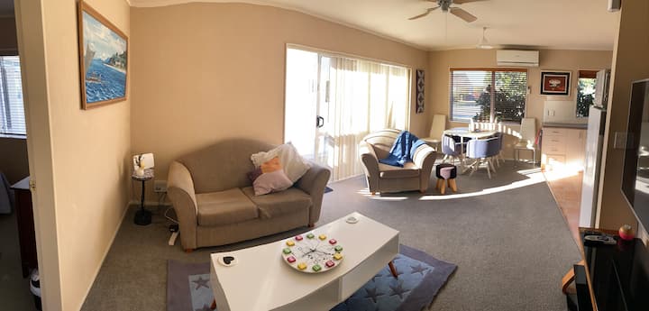 Citrus ,Birds ,And Roses In Kiwifruit Capital - Te Puke