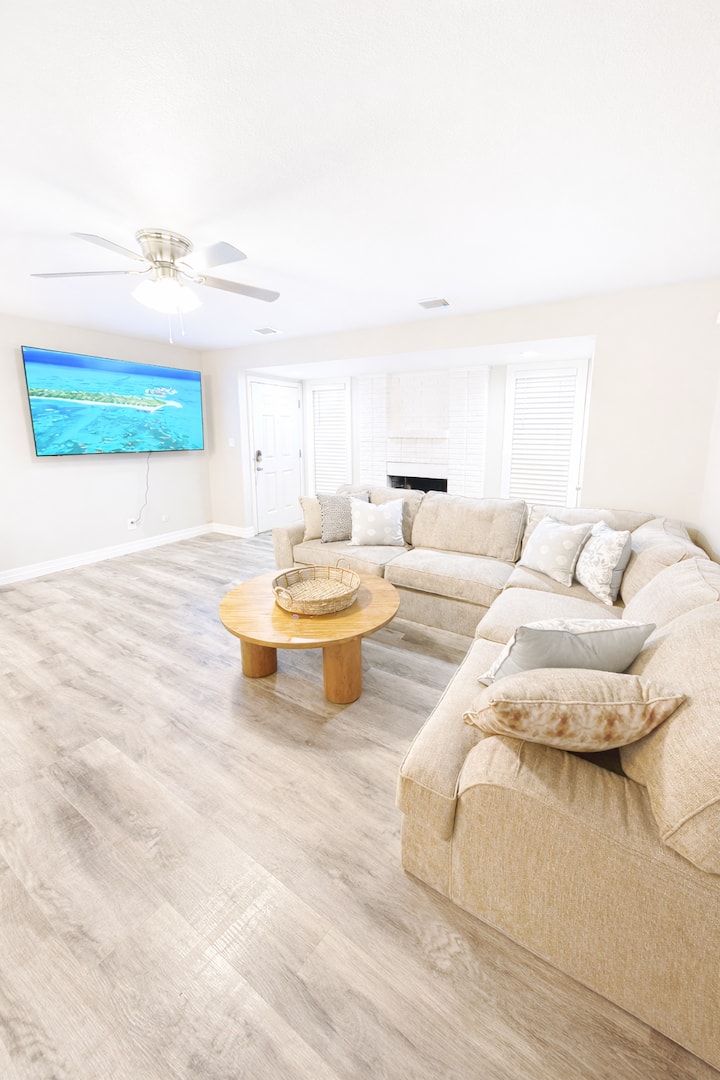 Airport, Hospital 5 Min Beach 15 - Pensacola, FL