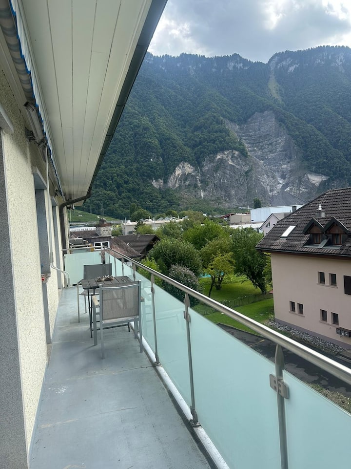 Villeneuve: Swiss City Surrounded By Beauty. - Vevey