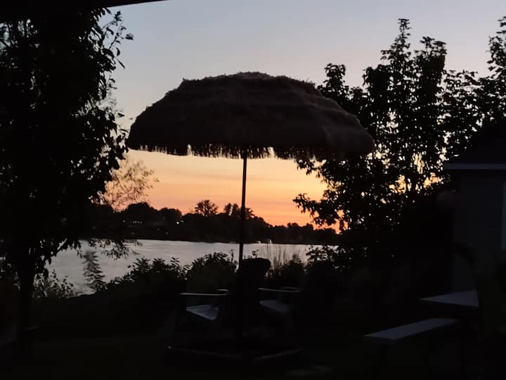 Cosy Cocoon  Nature, Rivière, Stationnement Bbq - Varennes