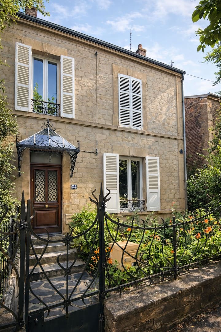 Maison Familiale Parking Clos, 4 Chambres, 2 Sdb - Charleville-Mézières