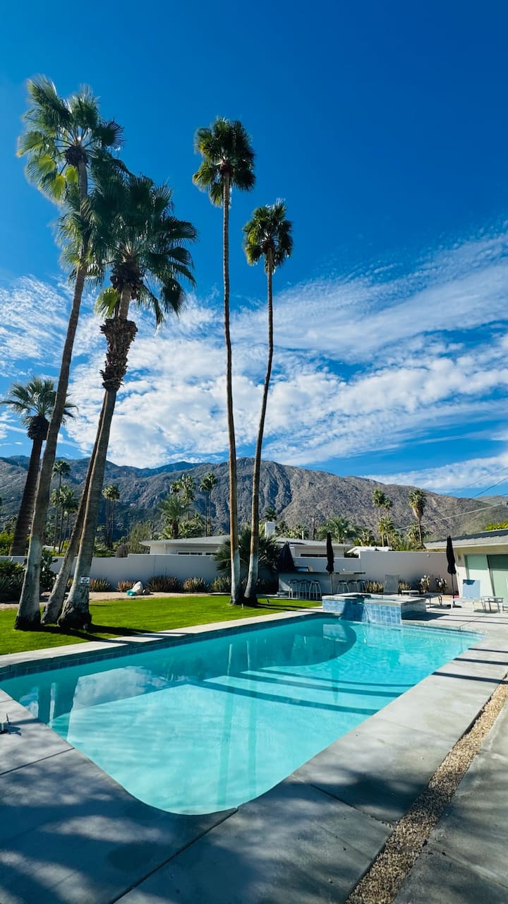 The Lorenzo: Midcentury Indoor/outdoor Luxury - Palm Springs, CA