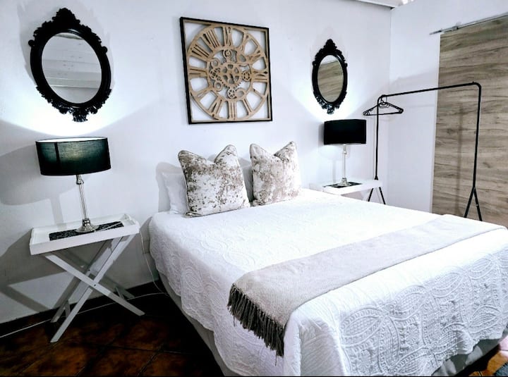 Zhantique Guest House 1- Unit 4 - Boksburg