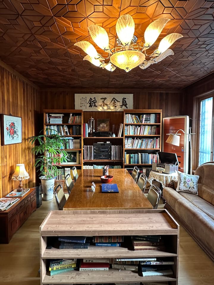 [홍교장댁] 시간이 빚어낸 따스한 정취  #침대5 #방4 - Daegu