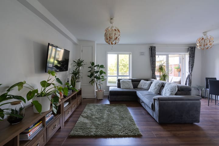 Spacious 2 Bed With Garden, Beside Airport - Swords