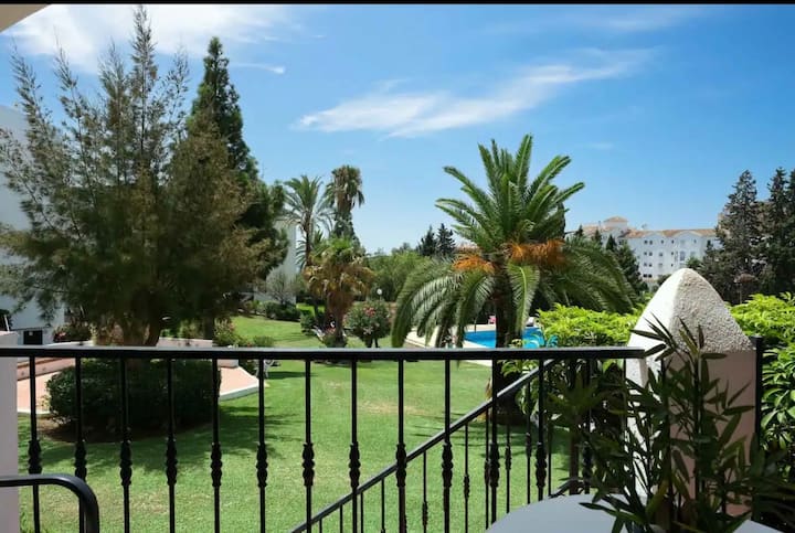 Bright 2 Bed Apt Near Beach & Pools - Calahonda