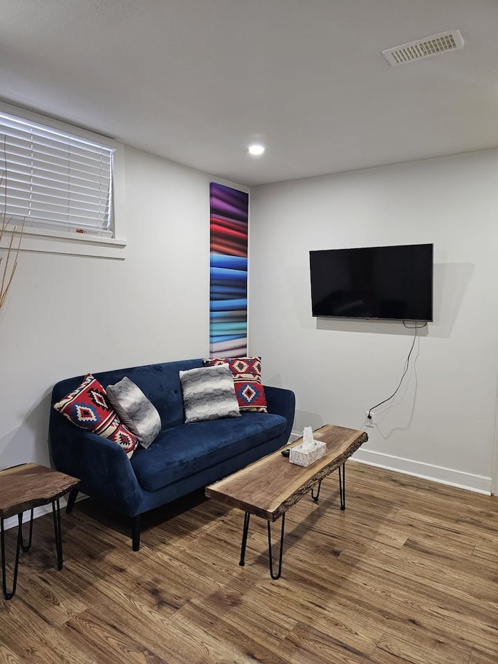 Modern Comfort2br
Basement Suite - Saskatoon