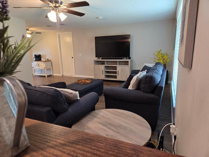 3 Bedroom Entire House - Spring Hill, FL