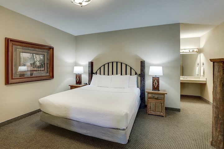 3 Units | Johnston Escape W/ Indoor&outdoor Pools - Des Moines, IA