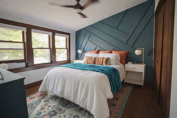 The Nest: Charming 2br Retreat - Omaha, NE