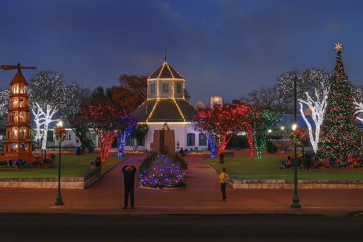 4 King Suites | Downtown Christmas | Wine Trail - Fredericksburg, TX