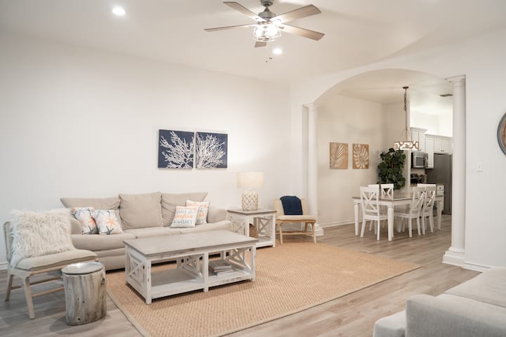 Beautiful Modern Townhouse With Ocean View - Whitecap Beach, TX