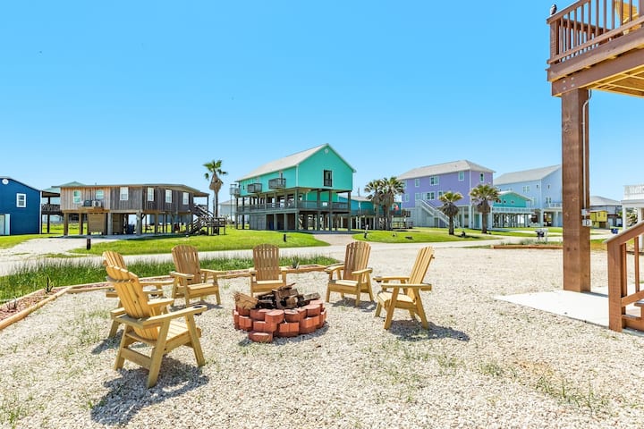 Modern Beachfront Escape For Large Groups - Freeport, TX