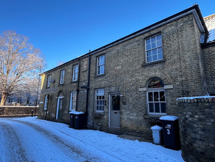 A Beautifully Appointed Property With Steam Cabin - Cambridgeshire