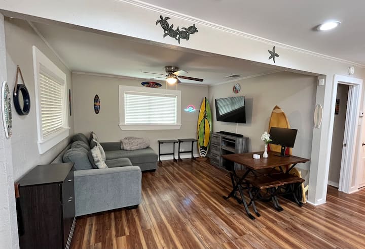 Waverly Surf House, By The Lake - San Antonio, TX