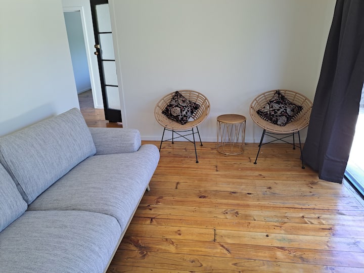 Richmond 3bdrm House Sleeps 7. Central Richmond - Richmond