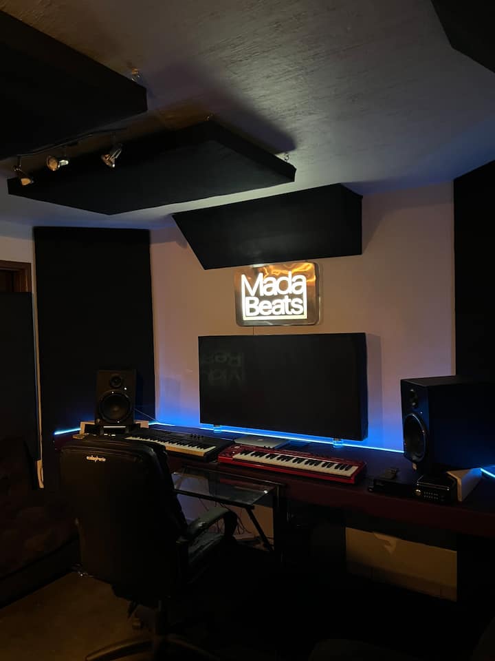 Art & Audiovisual Studio / Home - Tlaquepaque
