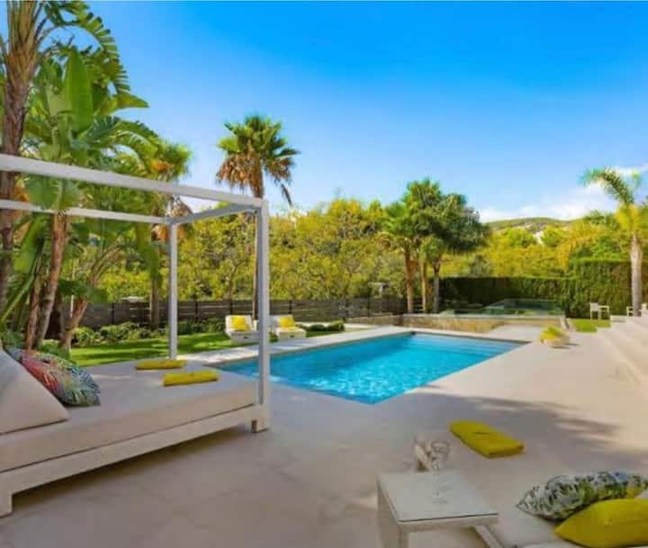 Stunning And Modern 5 Bed Villa - Magaluf