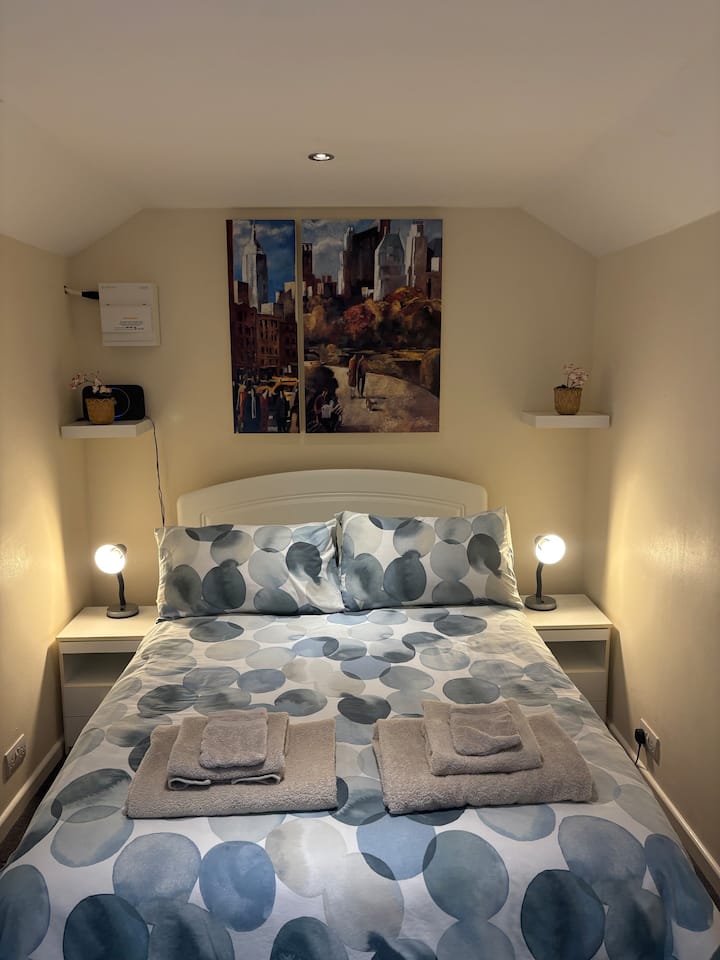 Spacious Self Contained Annex Wi-fi Very Private - Northampton