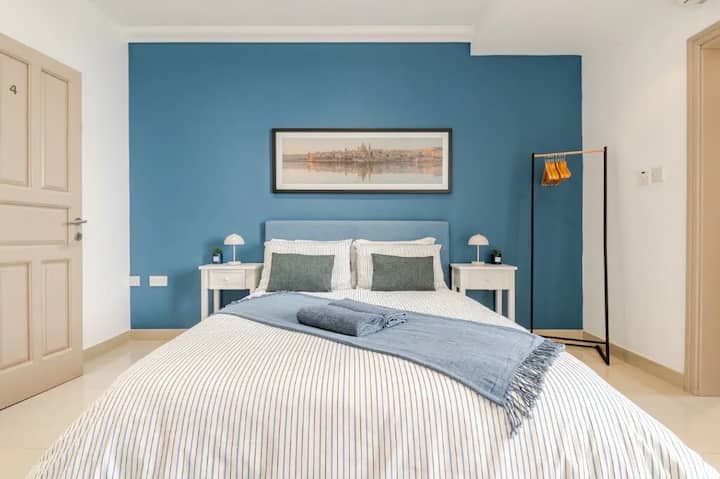 Quiet Unit: 2 Rooms, Bath, Balcony & Garage - Valletta, Malta