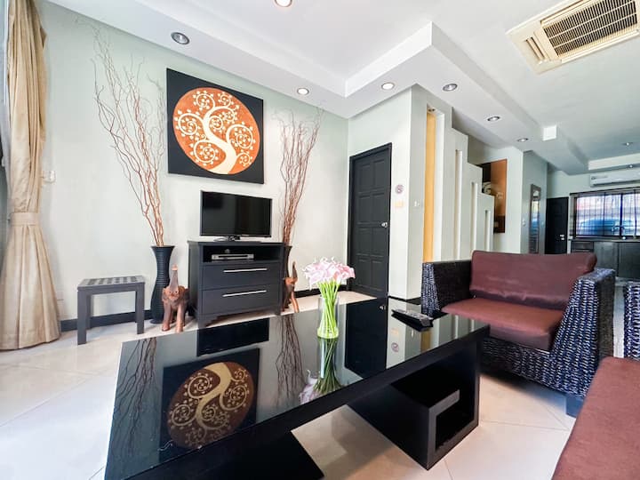 Family-friendly 2br Villa With Pool, Private Beach - Pattaya