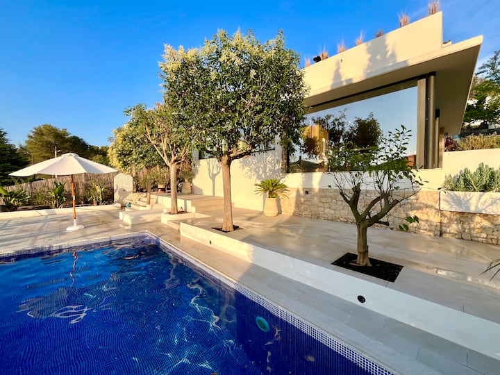 Stylish Luxury 6 Bedroom Villa Near Sitges - Sitges