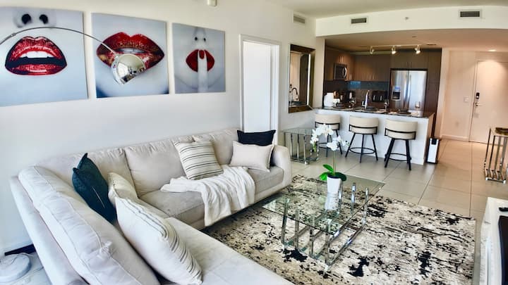 Luxury Condo 2 Bedroom Doral Iii - Doral, FL