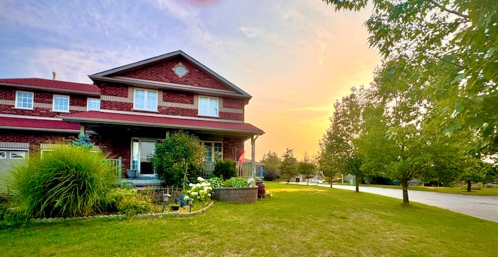 Spacious And Serene 4-bedroom Retreat In Barrie - Barrie