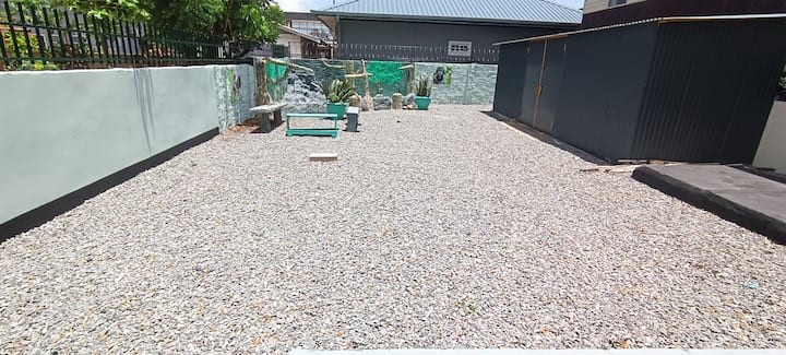 Huize Hoef
2 Kamer Bovenwoning - Paramaribo
