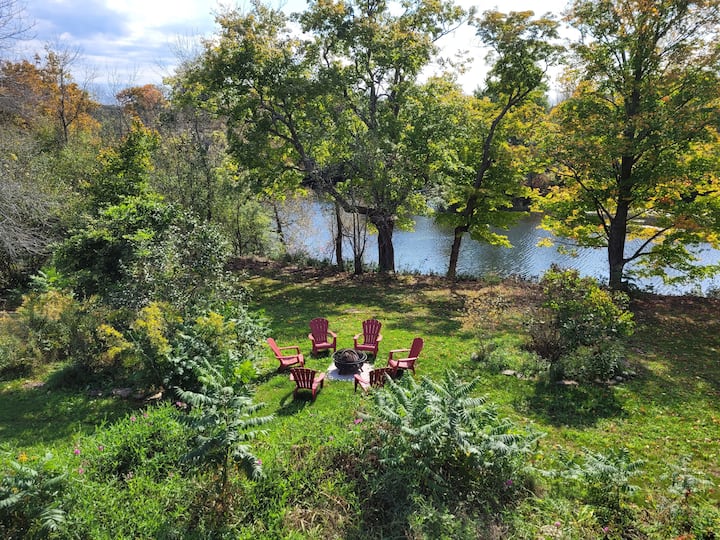 Milford Pond-side Getaway - プリンスエドワード