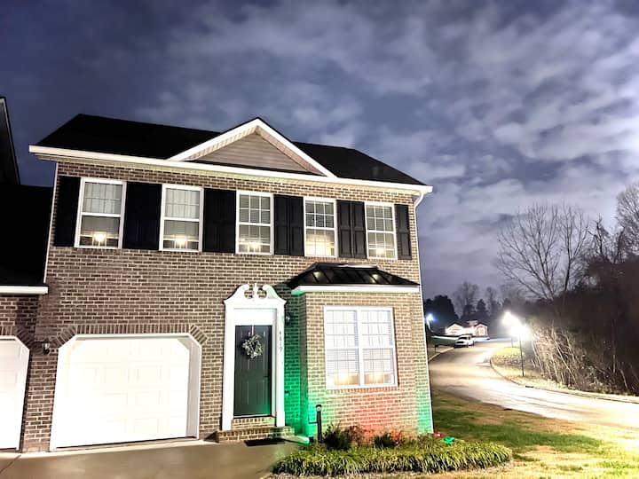 Stay-grill-relax! Urban Oasis 8min To Ut & Neyland - Knoxville, TN