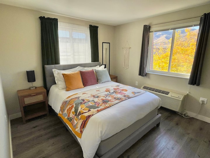 Mountain Views - Downtown Golden! - Golden, CO