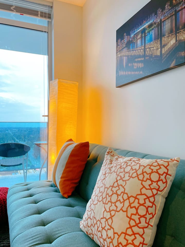 *Modern Apt* W/parking +Skytrain - New Westminster
