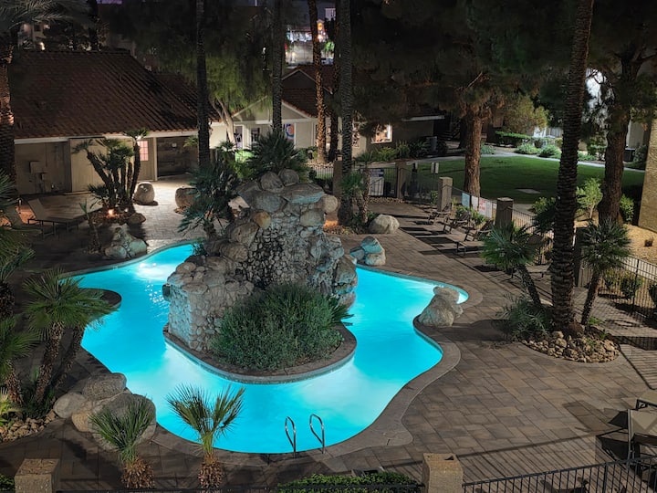 2br Near Strip 2 Pools +2 Hot Tubs +Lazy River - Las Vegas