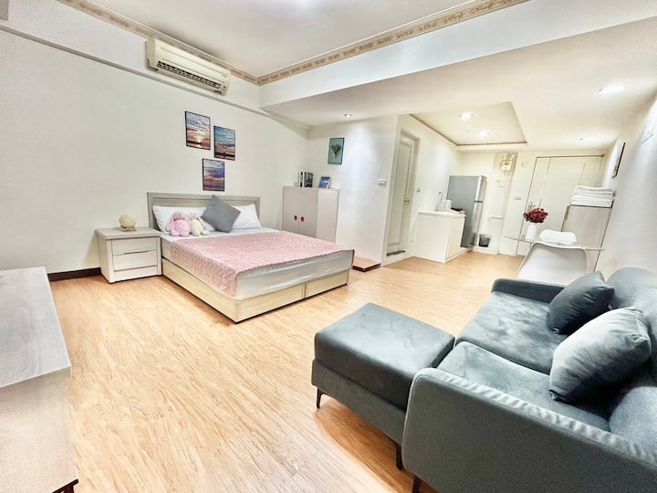 西門商圈4f/捷運西門站步行4分鐘/附洗衣機/兩房一廳/8人房 - 北投區