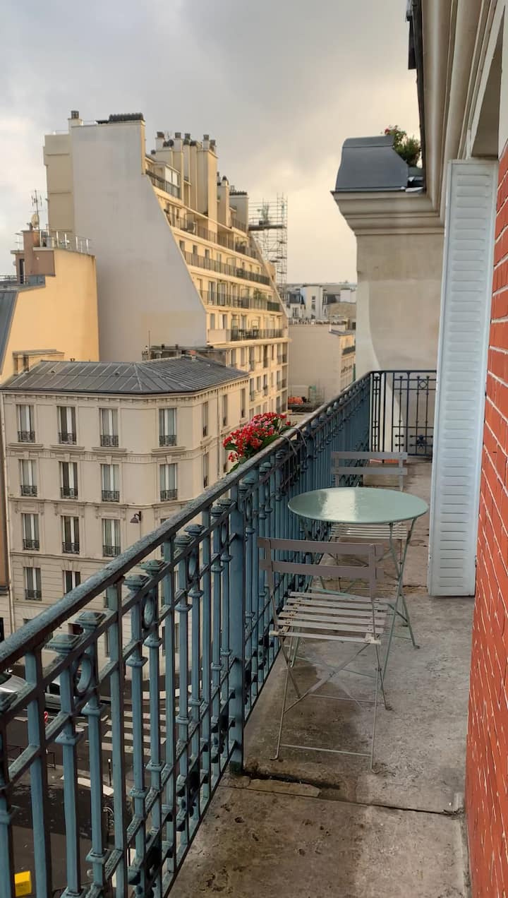 Bel Appartement Parisien Avec Balcon - París
