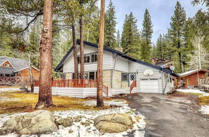 Palisades Tahoe Getaway With Hot Tub! - Tahoe City, CA