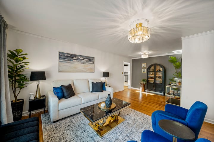 Expo Square Luxury • 3br • Large Yard • Coffee Bar - Tulsa, OK