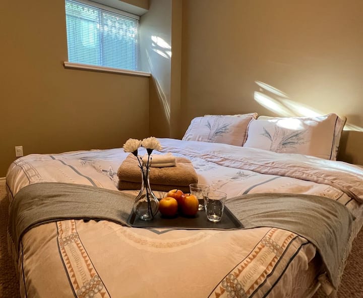 D Quiet Room Superhost | 3+ Nights | Weekly Deal - Coquitlam